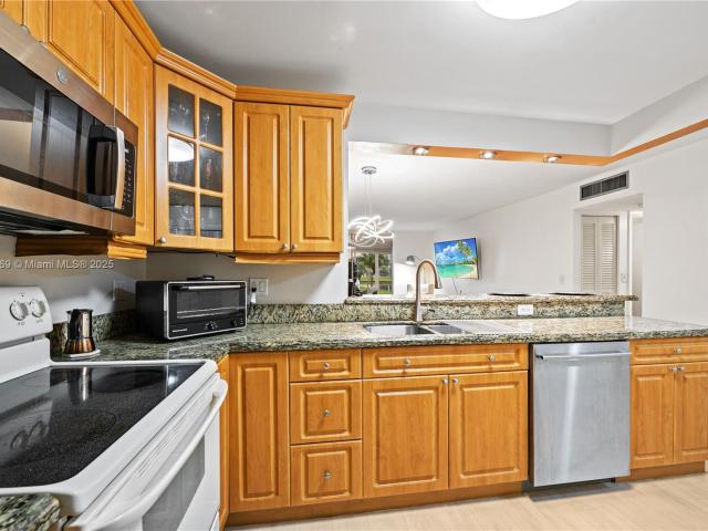 424 SE 10th St, Unit 104, Dania Beach, FL 33004 | MLS #A12004