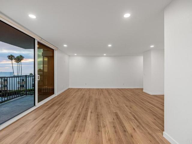 424 Stratford Court A21