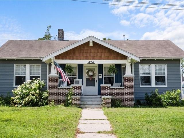 424 W Cedar St, Rogers, AR 72756