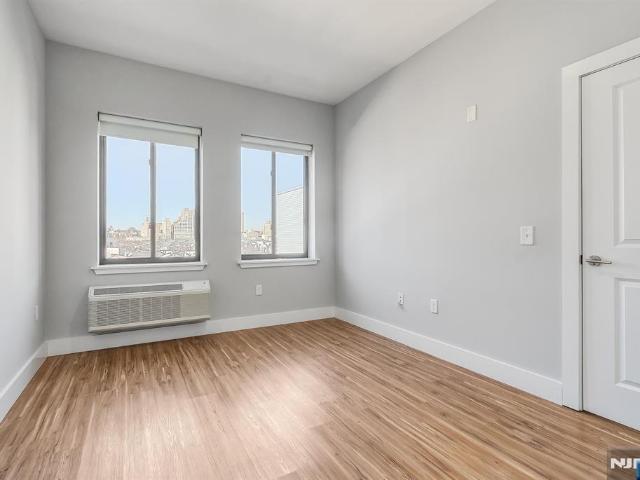 424 Whiton Street # 304