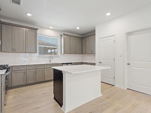 424 Treadwell Ln
