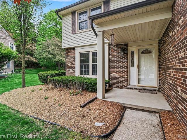 42542 Knollwood Court