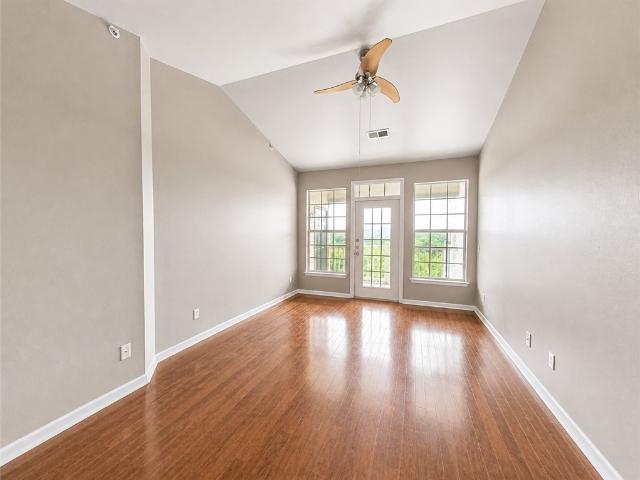 4254 NE Meadow Creek 302
