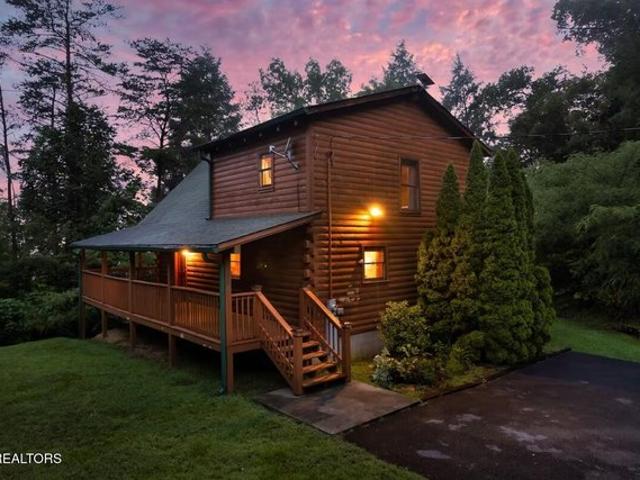 4255 New Pioneer Trl, Pigeon Forge, TN 37863