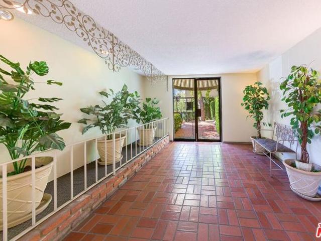 4255 W 5th St #310, Los Angeles, CA 90020