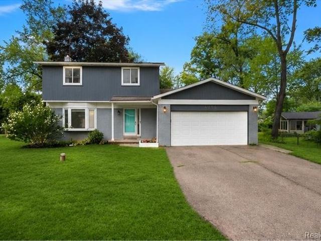 4256 Highland Ct, West Bloomfield Township, MI 48323