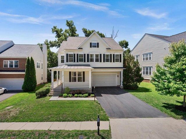 42573 Regal Wood Dr, Ashburn, VA 20148