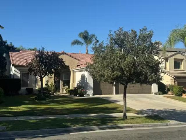 4257 Castlepeak Dr, Corona, CA 92883