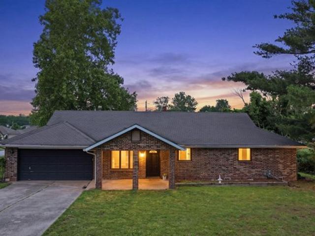 4257 W LA Casa St, Springfield, MO 65802