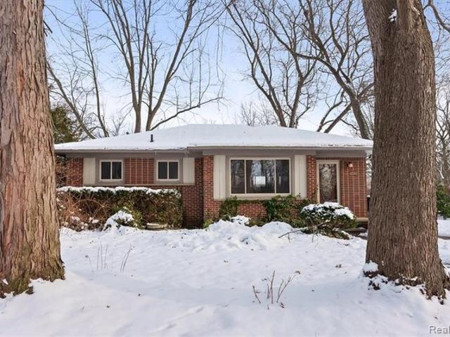 42583 Five Mile Rd, Plymouth, MI 48170