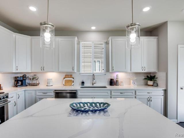 42504 ARBOR Drive