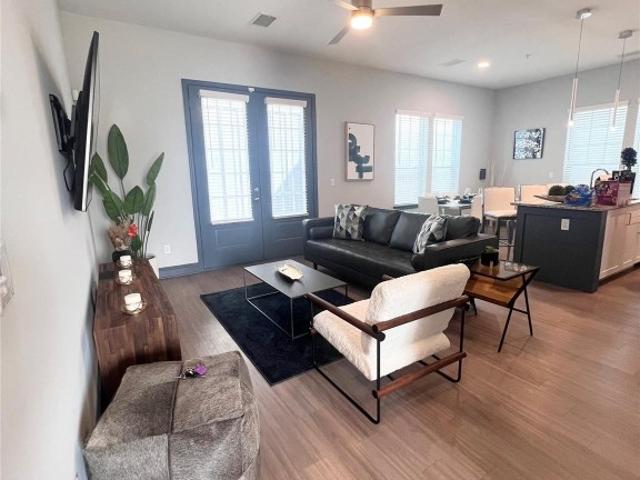 4250 Woodridge Parkway 1052