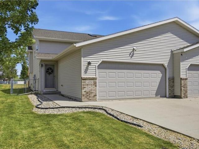 4251 39th Ave S, Fargo, ND 58104