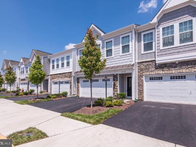 42524 Benfold Square