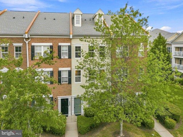 42524 Hollyhock Ter, Brambleton, VA 20148