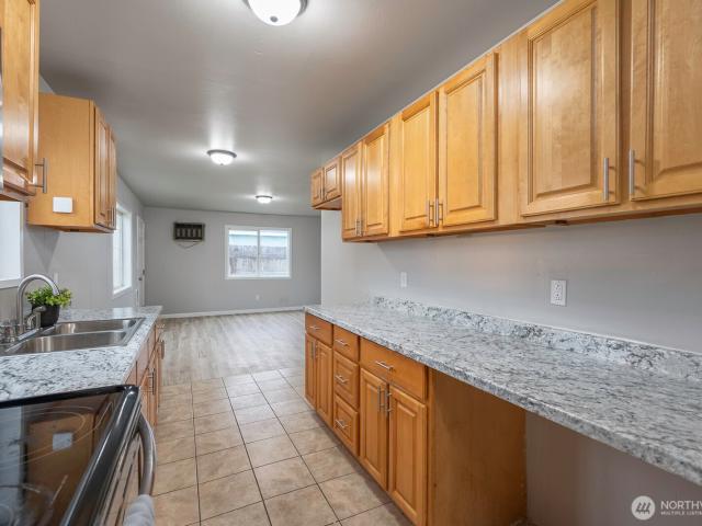 4253 NE Lincoln Drive