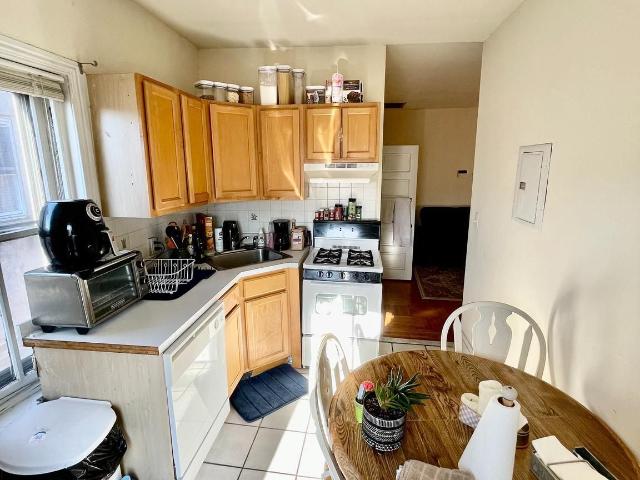 4253 Ridge Ave 3F, Philadelphia, PA