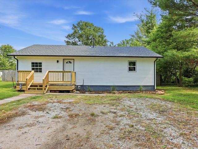 4253 W Maple St, Springfield, MO 65802
