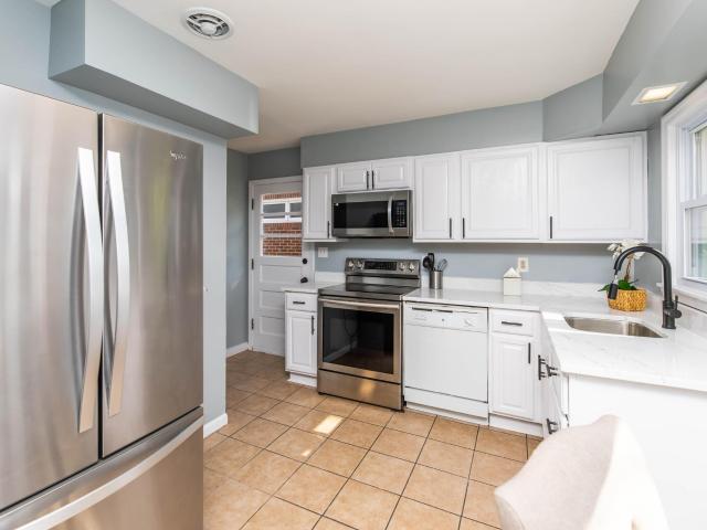 4253 6th Street NE