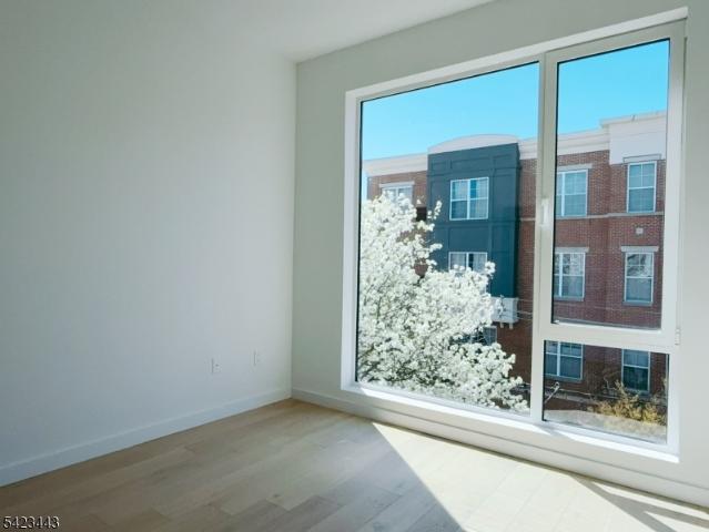 425 3rd St, Unit 315, Jersey City, NJ 07302 | MLS #4021 | Compass