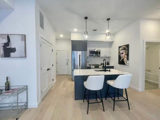 425 3Rd St # 215