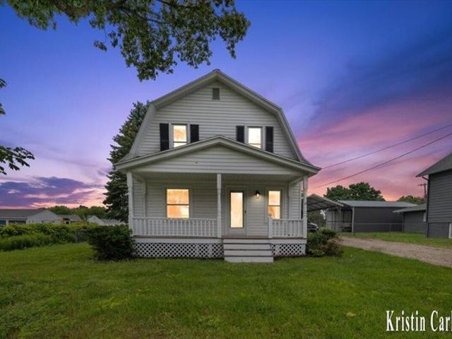 425 10 Mile Rd NW, Sparta, MI 49345