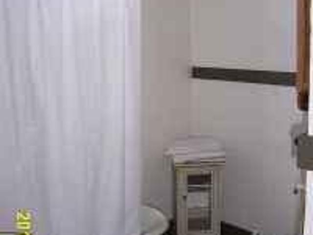 $425 / 1br Large upper 1 bdrm Butte