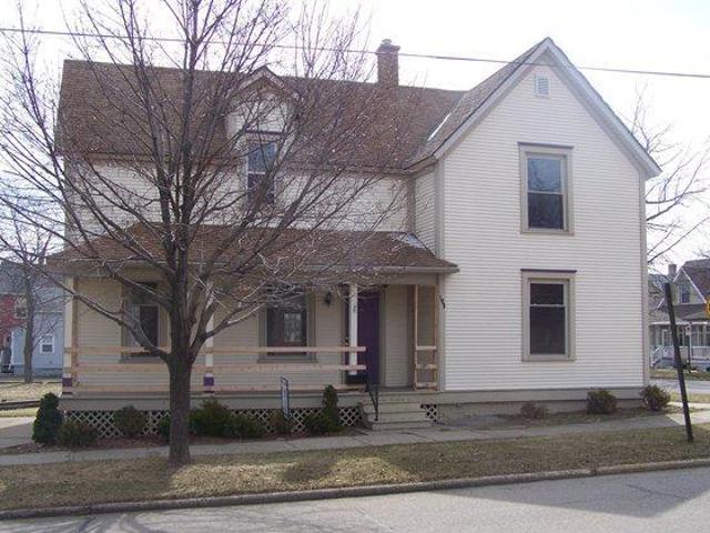 $425 / 1br Upstairs One Bedroom Apartment Holland