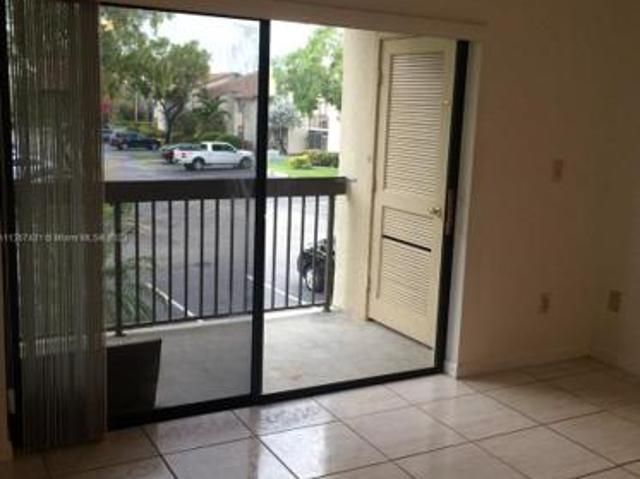 425 210th St NW #203, Miami Gardens, FL 33169