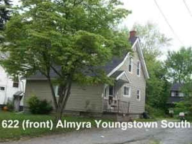 $425 / 2br Clean Updated House Youngstown