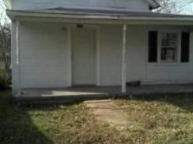 $425 / 2br house for rent wayles st