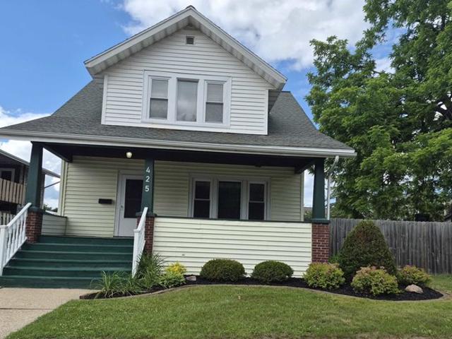 425 5th St, Reedsburg, WI 53959