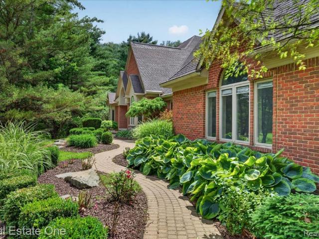 425 Courtney Road