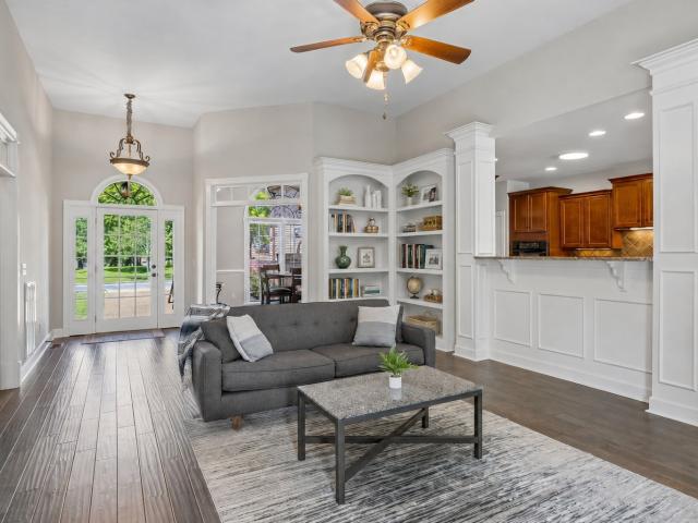 425 Caledonian Ct
