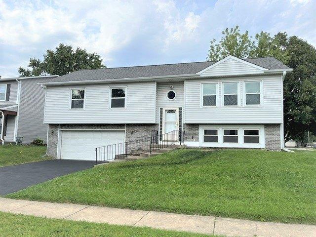425 Canyon Trl, Carol Stream, IL 60188