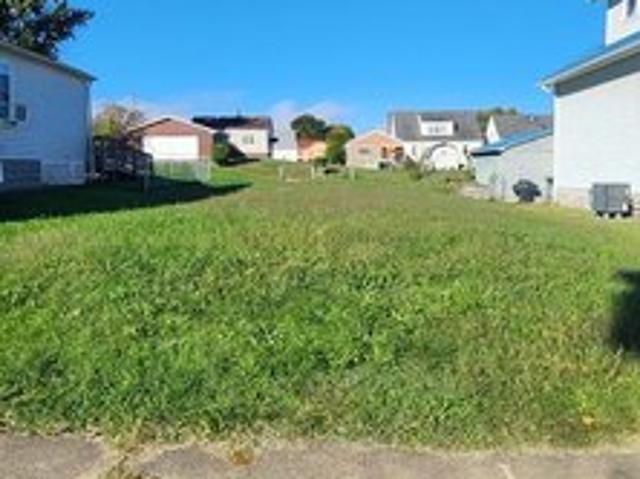 425 Annadale Ave, Moundsville, WV 26041