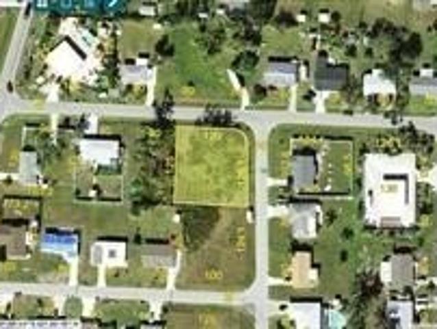 425 Azalea Ave NW, Port Charlotte, FL 33952