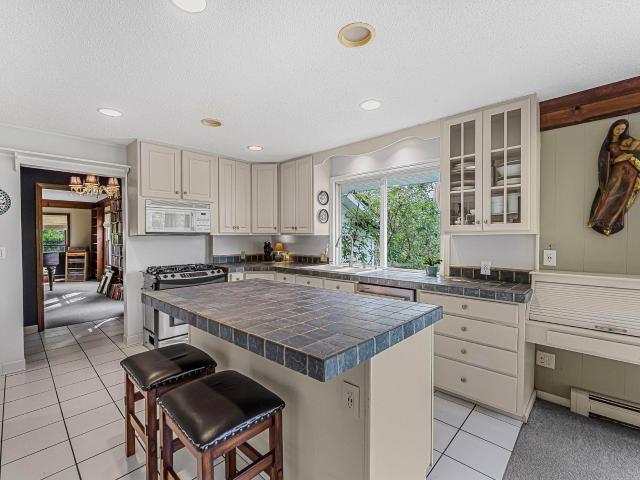 425 Garfield Road, S