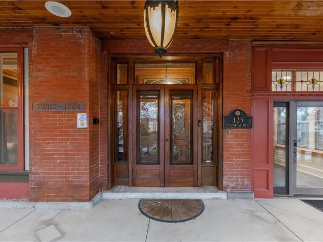 425 Gladstone Boulevard