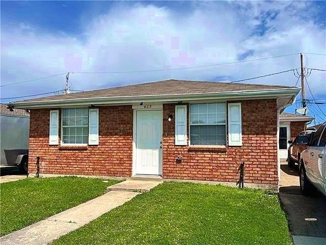 425 Dubarry St, Chalmette, LA 70043