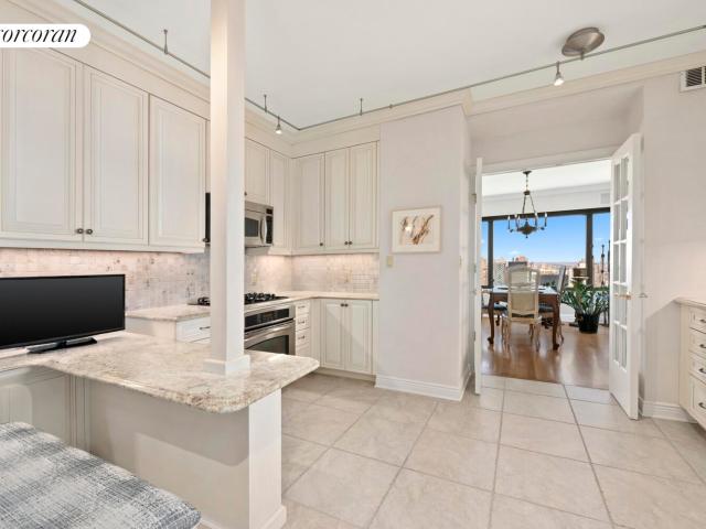 425 E 58TH Street 42B