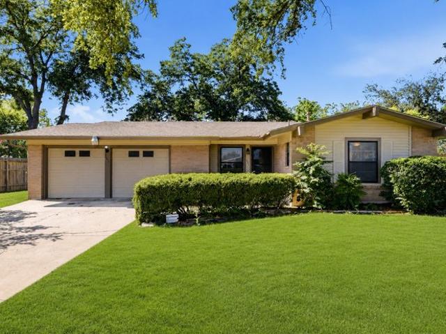 425 E Wright Blvd, Universal City, TX 78148