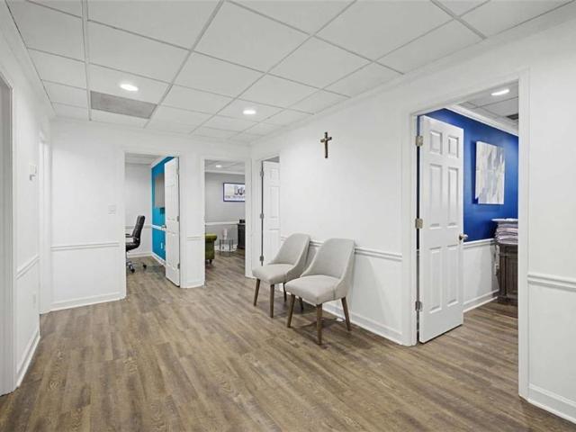 425 E Crossville Road E 215