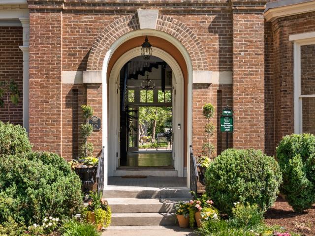 425 E Main St