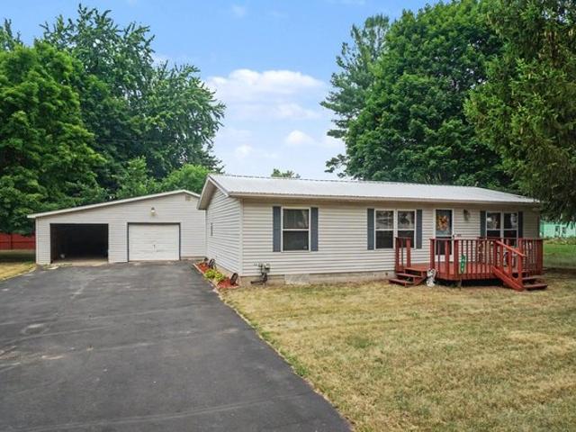 425 E Maple St, Gladwin, MI 48624