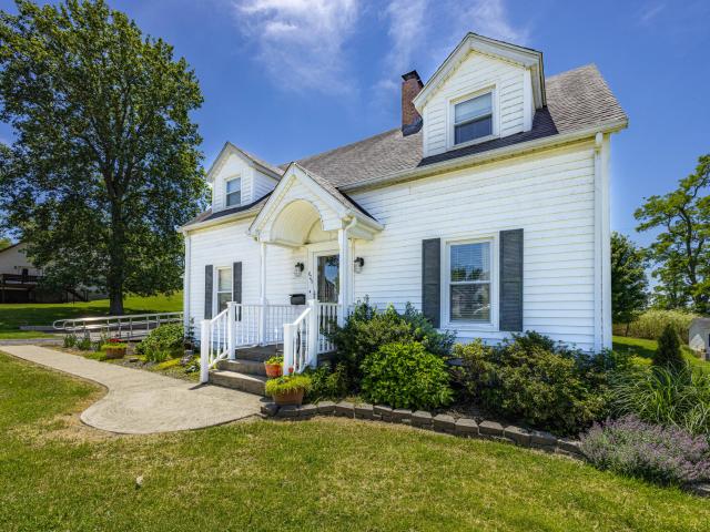 425 Elizaville Avenue