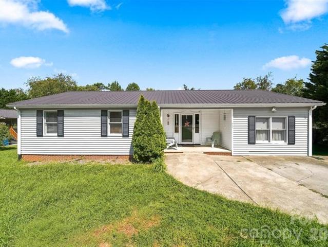 425 Heritage Farm Rd, Hickory, NC 28601