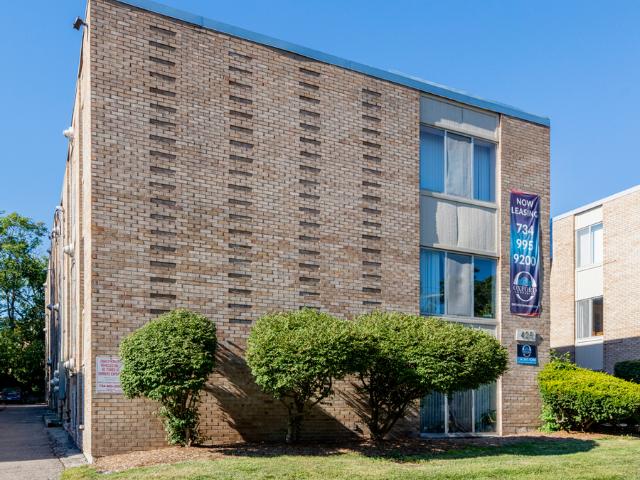 425 Hill, 2 beds, 1 full bath