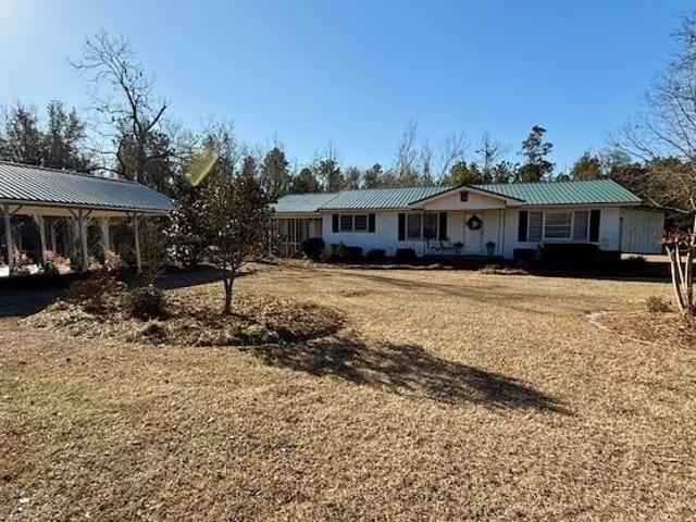 425 Hunter Rd, Baxley, GA 31513