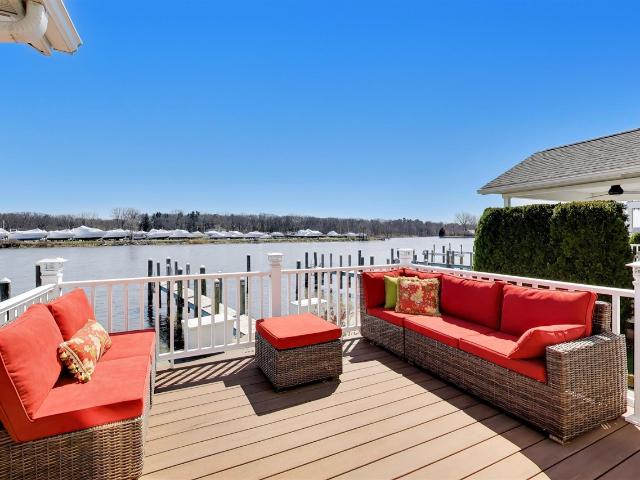 425 Island Pointe Drive